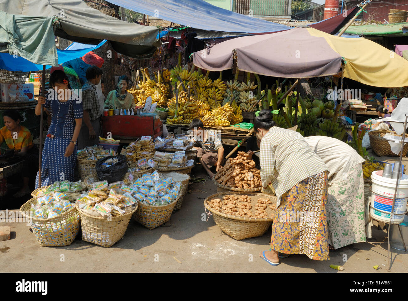 Zegyo Market MANDALAY MYANMAR BURMA BIRMA Asia Stock Photo - Alamy