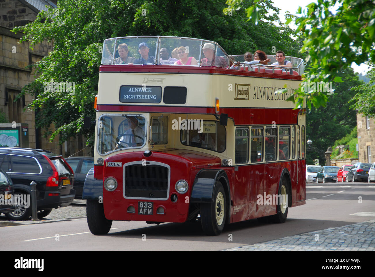 Tour bus at Alnwick Castle Stock Photo - Alamy