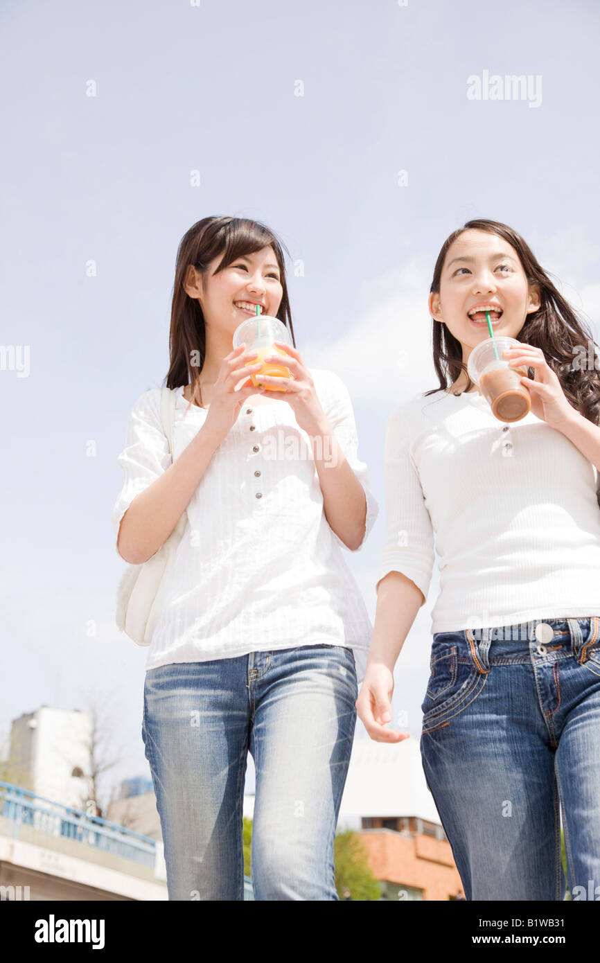 Japanese young women drinking coffee Stock Photo - Alamy