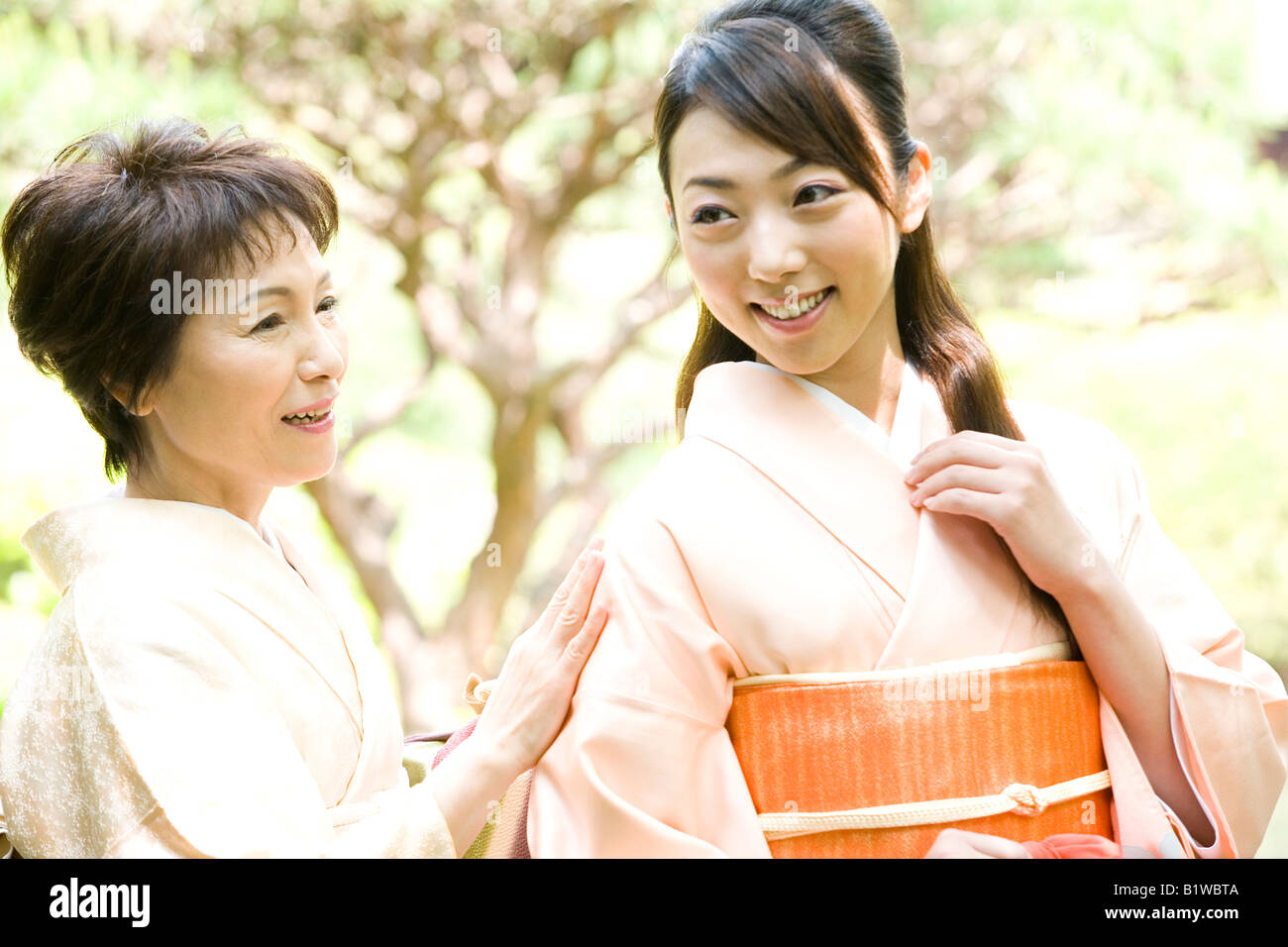 Family wearing kimono hi-res stock photography and images - Alamy