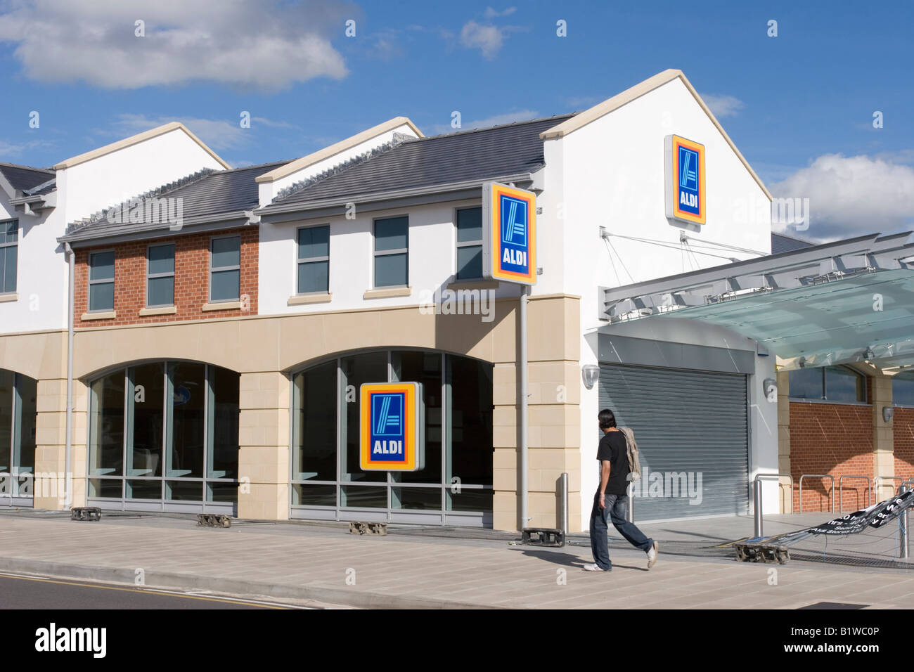 Aldi uk hi-res stock photography and images - Alamy