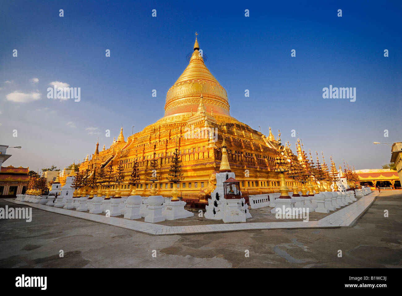 GOLDEN SHWEZIGON PAGODA, BAGAN PAGAN BURMA MYANMAR ASIA Stock Photo - Alamy