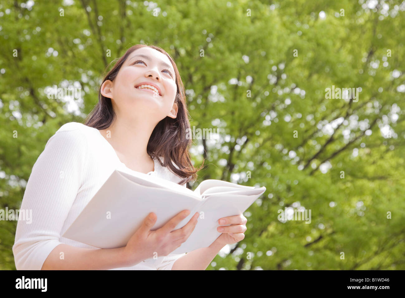 Japanese young woman reading a book Stock Photo - Alamy