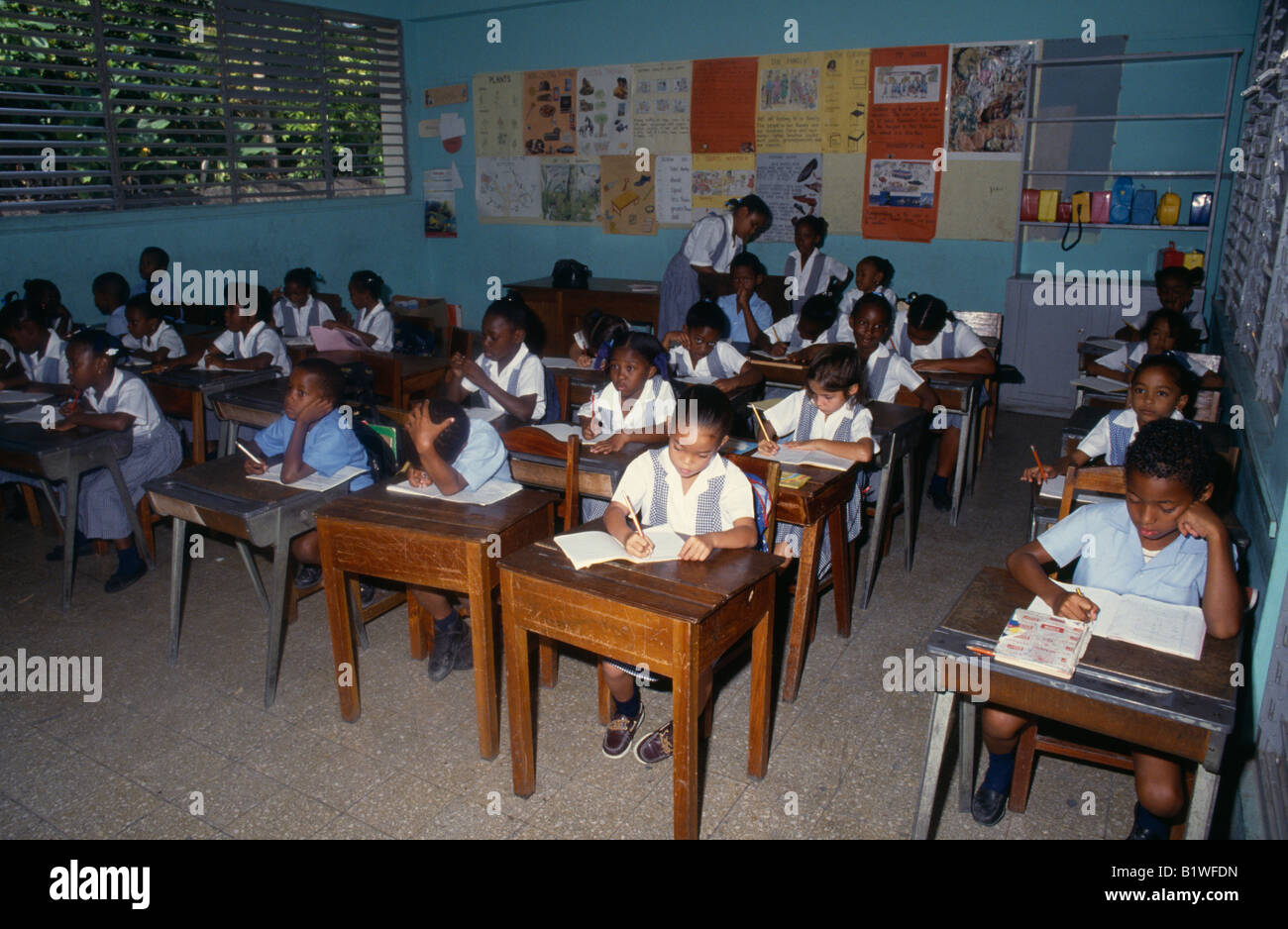 Children at desks in school classroom Stock Photo - Alamy