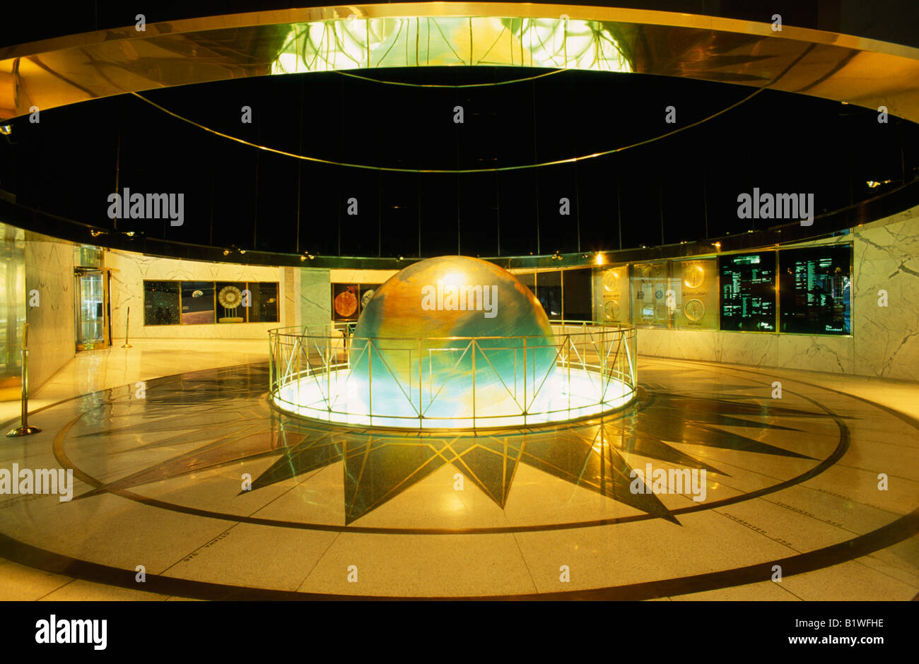 The news building new york city globe hi-res stock photography and ...