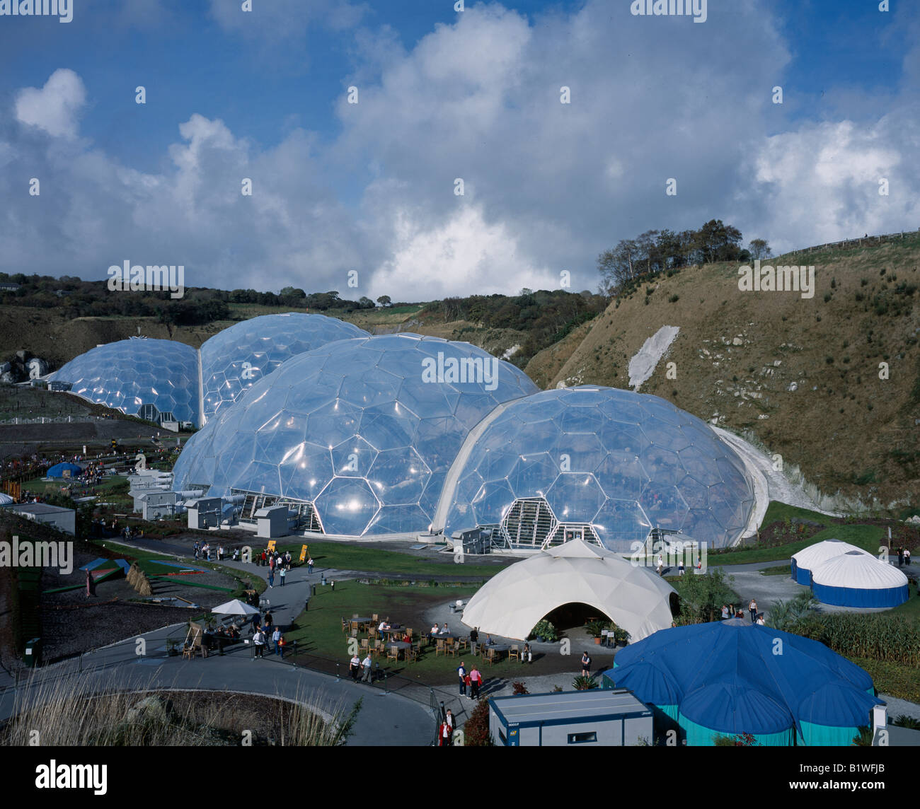 Eden project domes exterior hi-res stock photography and images - Alamy