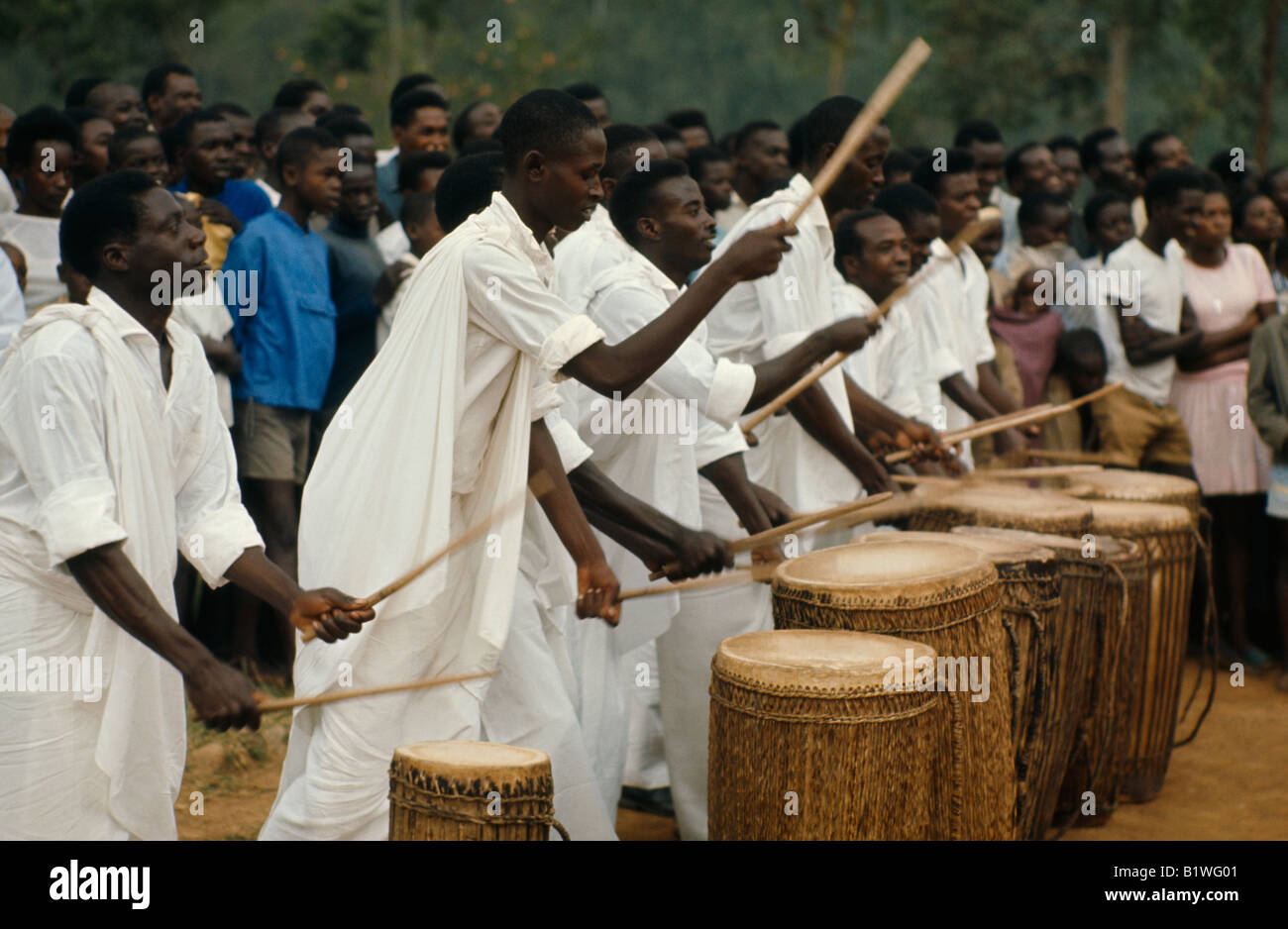 RWANDA Central Africa Music Tutsi drummers playing to crowd Stock Photo ...