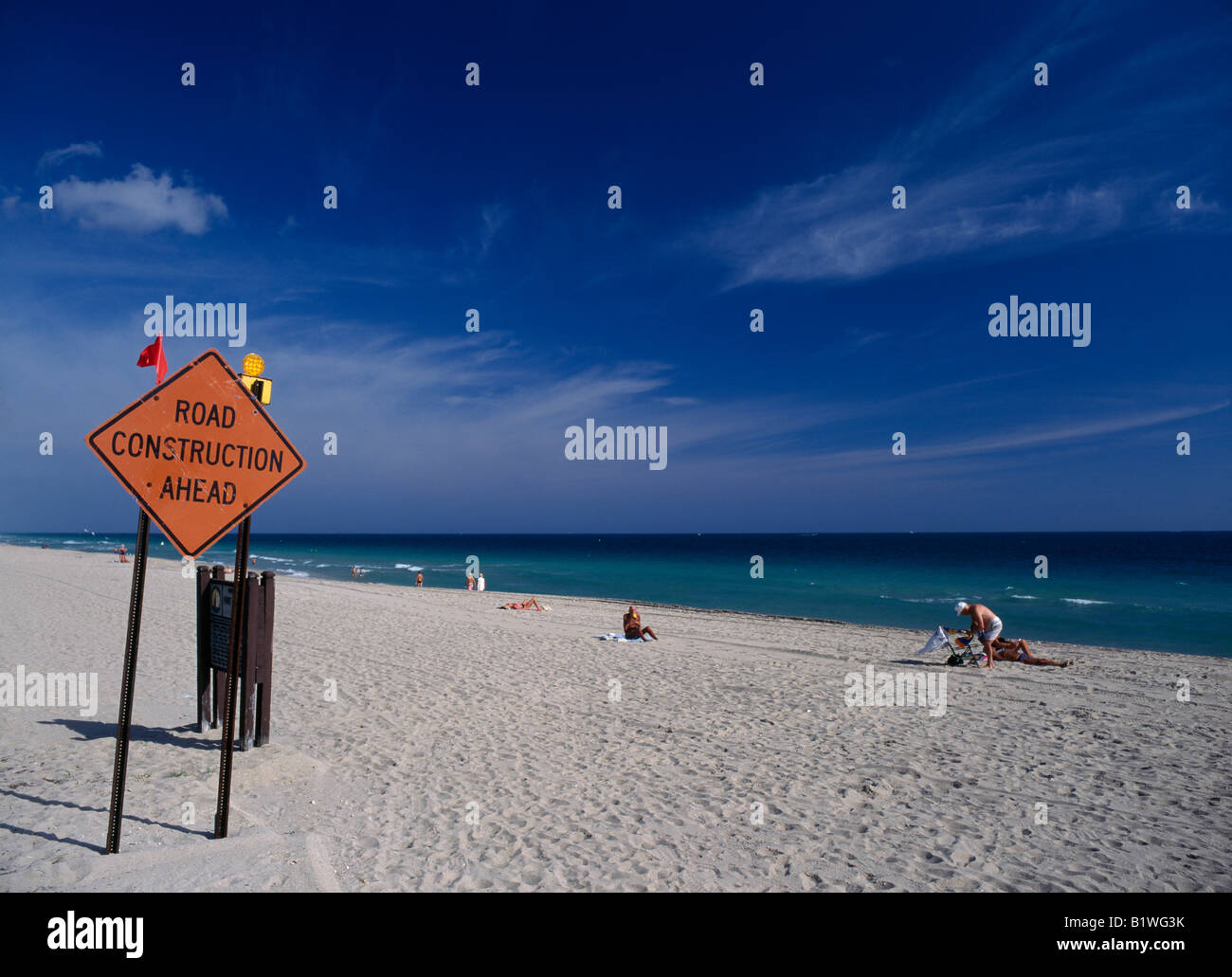 Florida road sign "to beaches" hi-res stock photography and images - Alamy