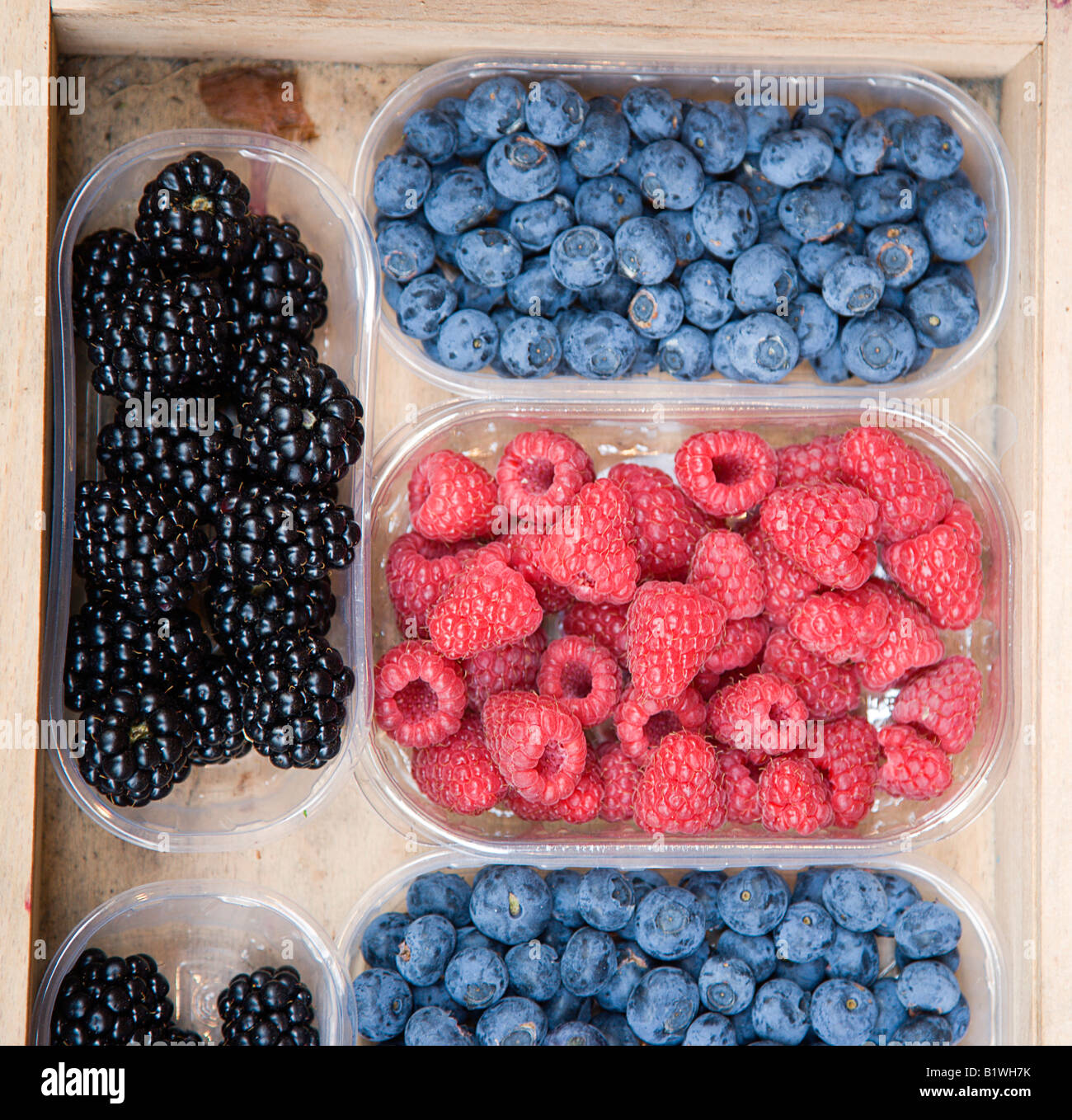 Blueberries in a box hi-res stock photography and images - Alamy