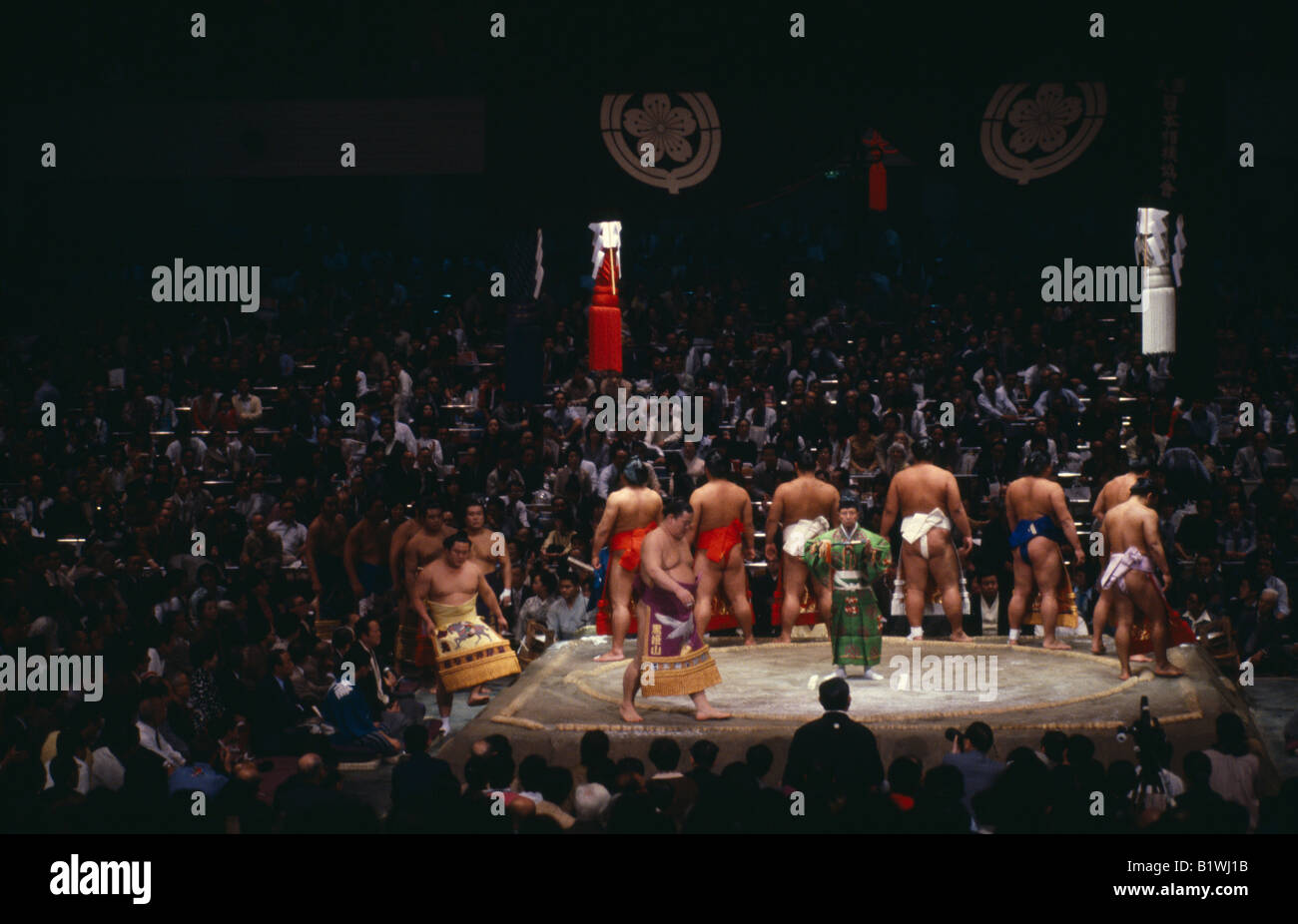 Dohyo ri hi-res stock photography and images - Alamy