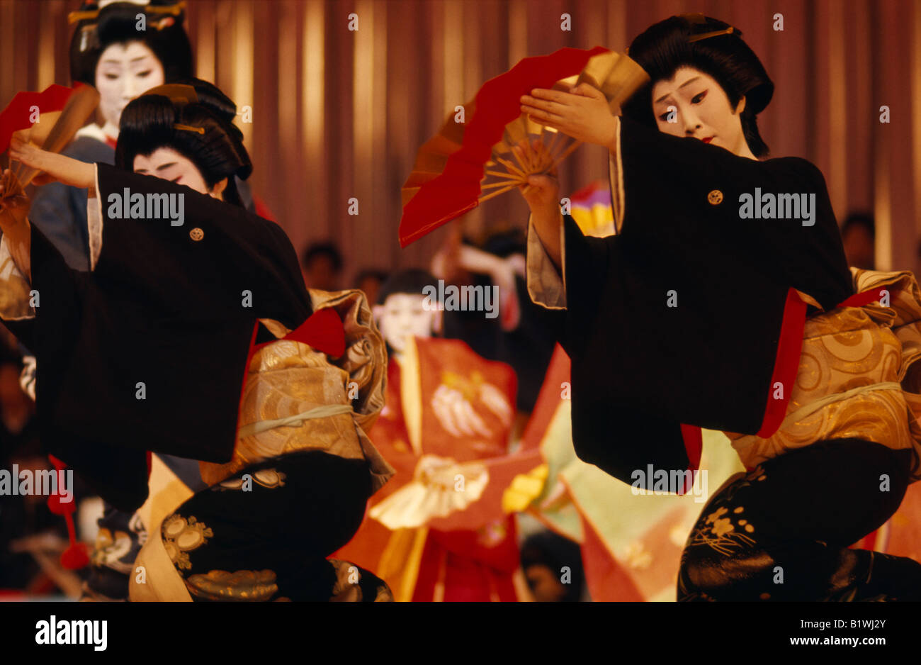 Geisha public performance hi-res stock photography and images - Alamy