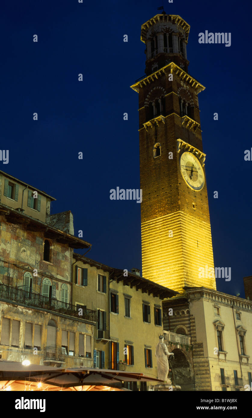Nightlife in verona hi-res stock photography and images - Alamy