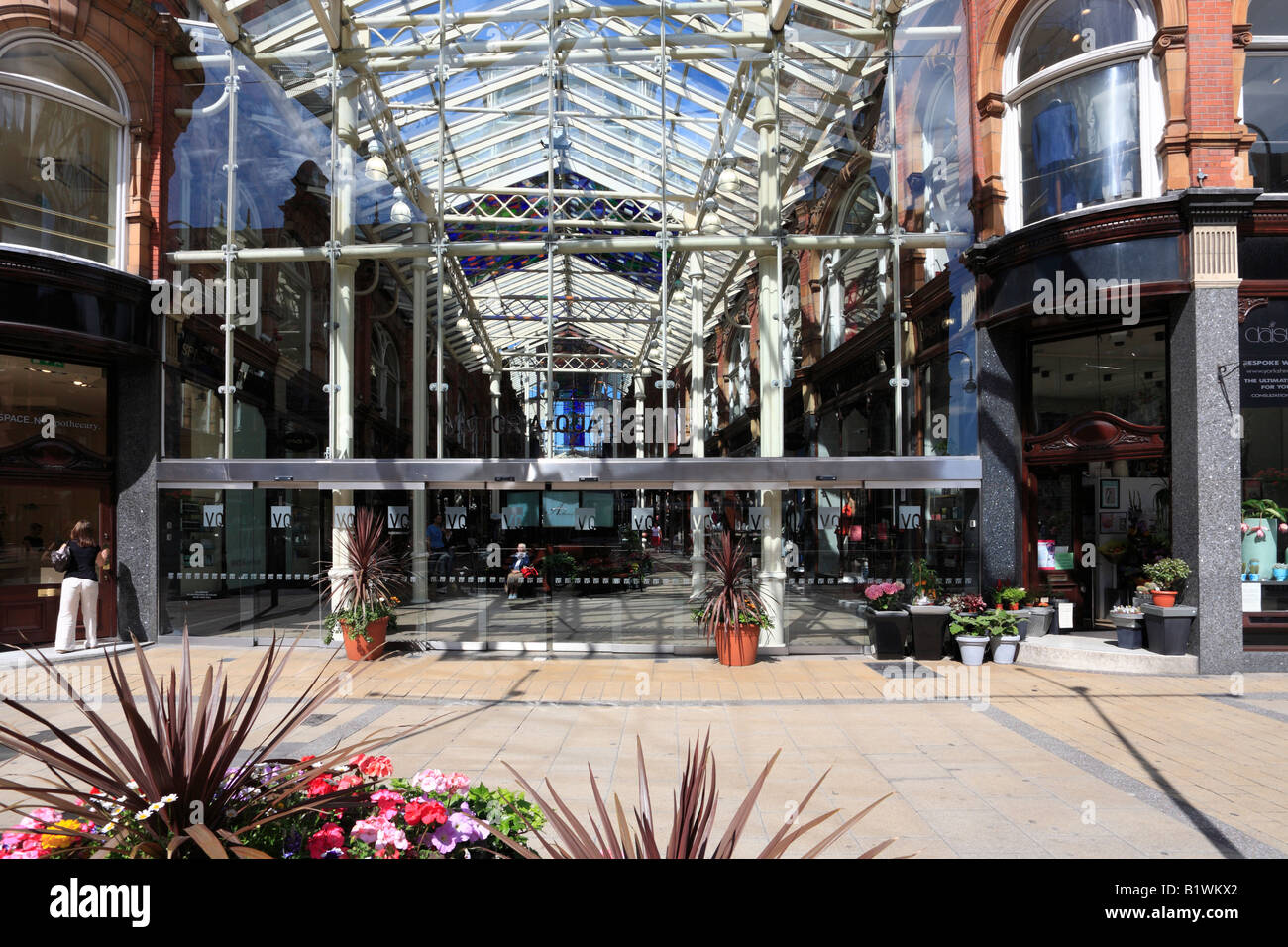 Victoria shopping arcade and leeds hi-res stock photography and images ...