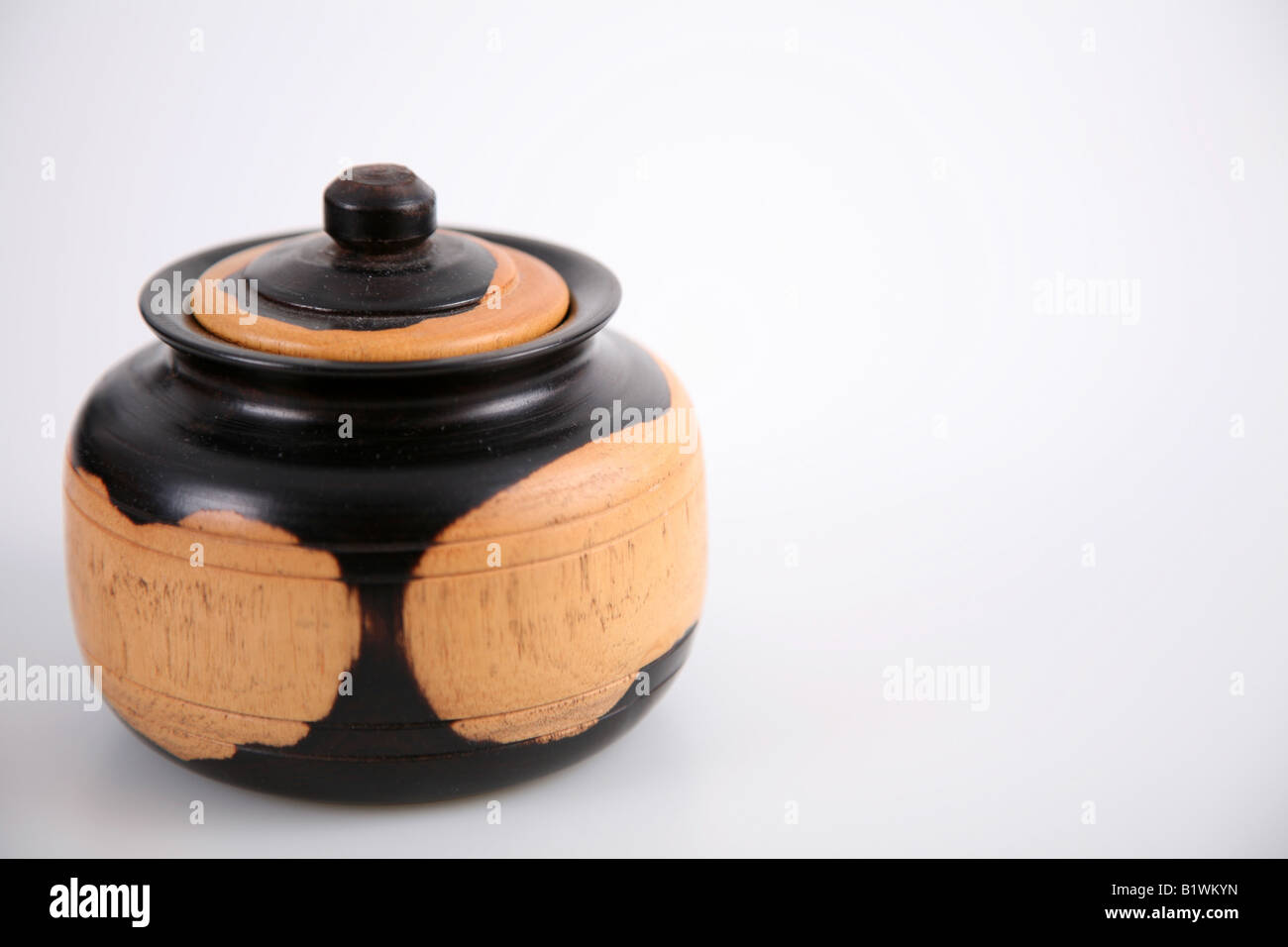 African cooking pot hi-res stock photography and images - Alamy