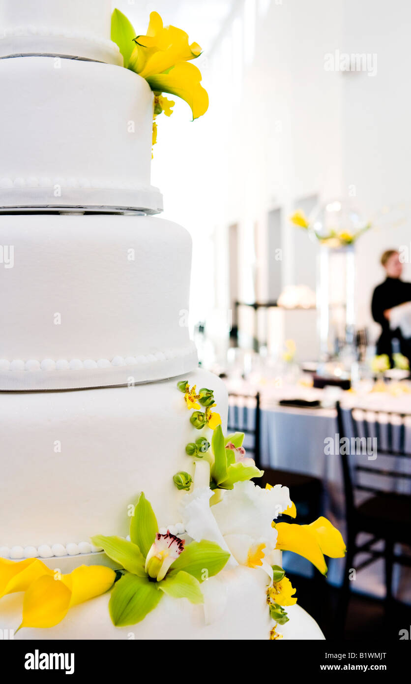 wedding cake at reception Stock Photo - Alamy