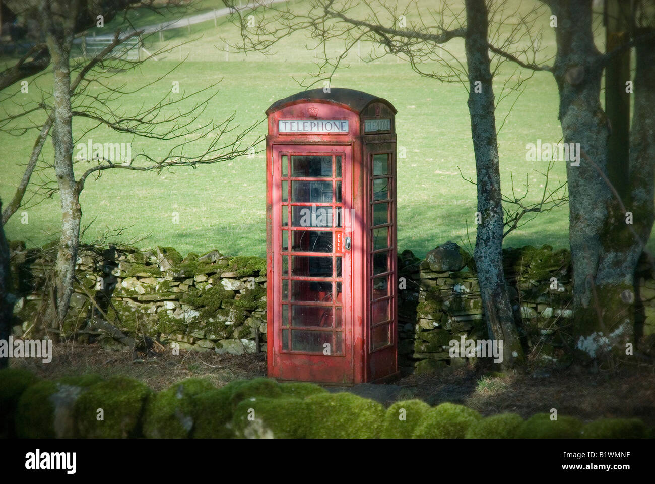 Traditional red telephone box in the countryside hi-res stock ...