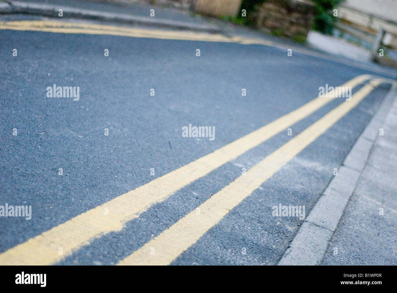 No parking yellow lines hi-res stock photography and images - Alamy