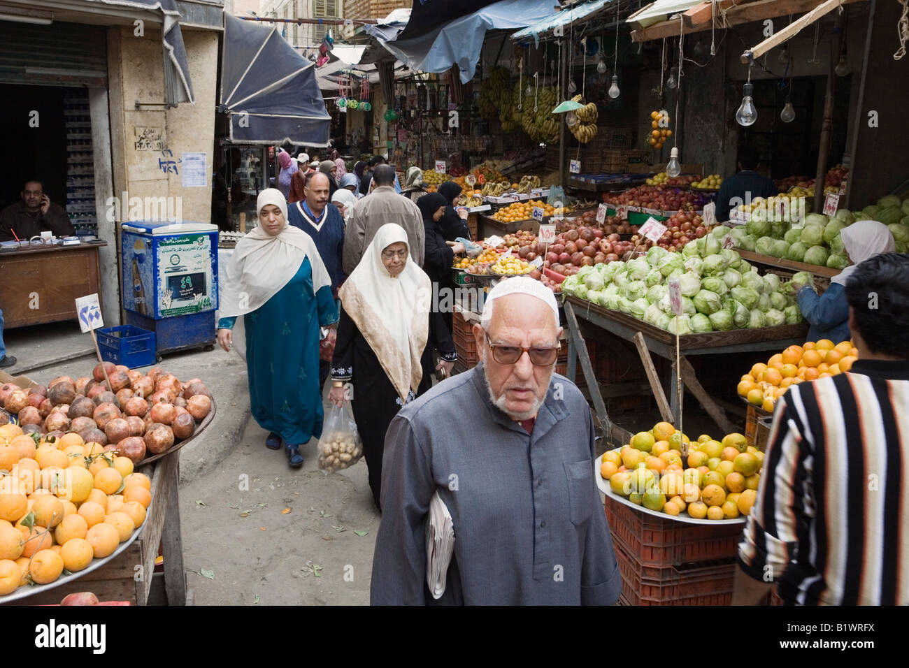 Alexandria egypt north africa fruit hi-res stock photography and images ...