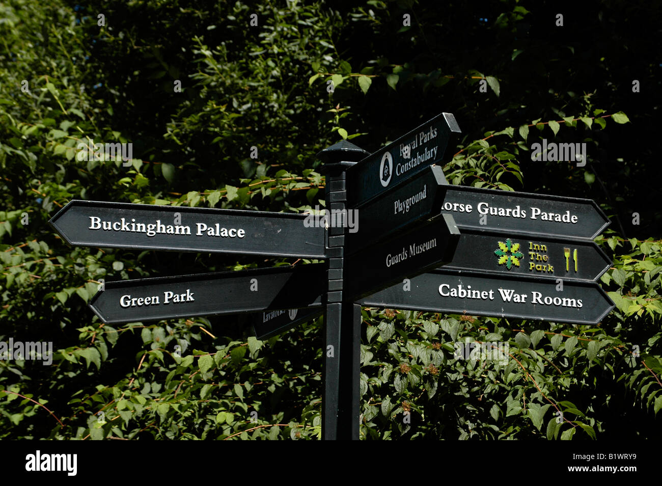 Sign post st james park hi-res stock photography and images - Alamy