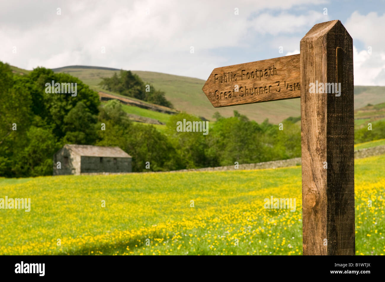 Wooden Public Signpost in Swaledale, Yorkshire Dales National Park ...