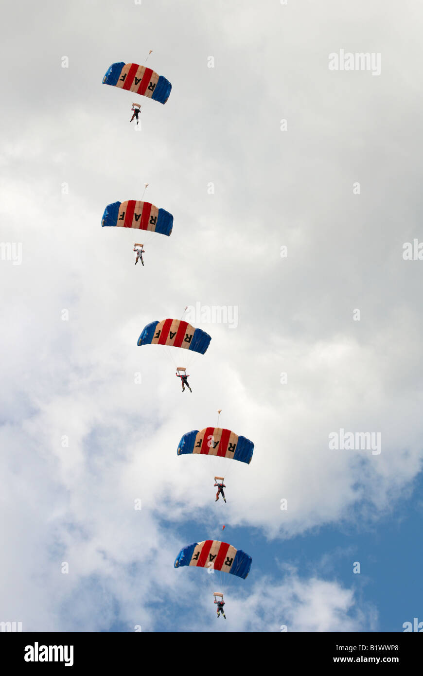 Dropping parachutes hi-res stock photography and images - Alamy