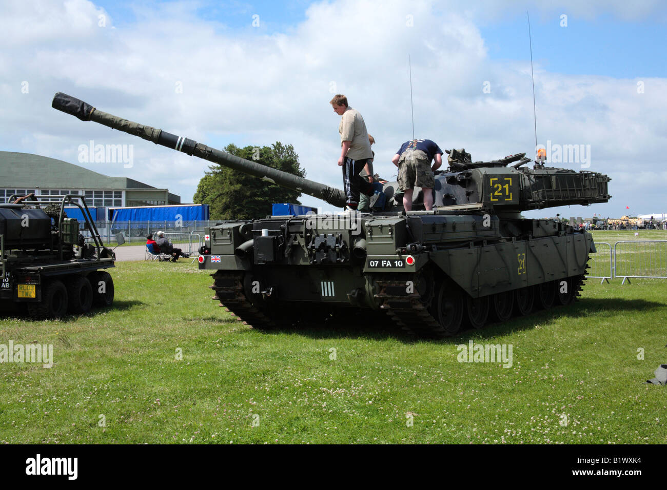Chieftain tank british hi-res stock photography and images - Alamy