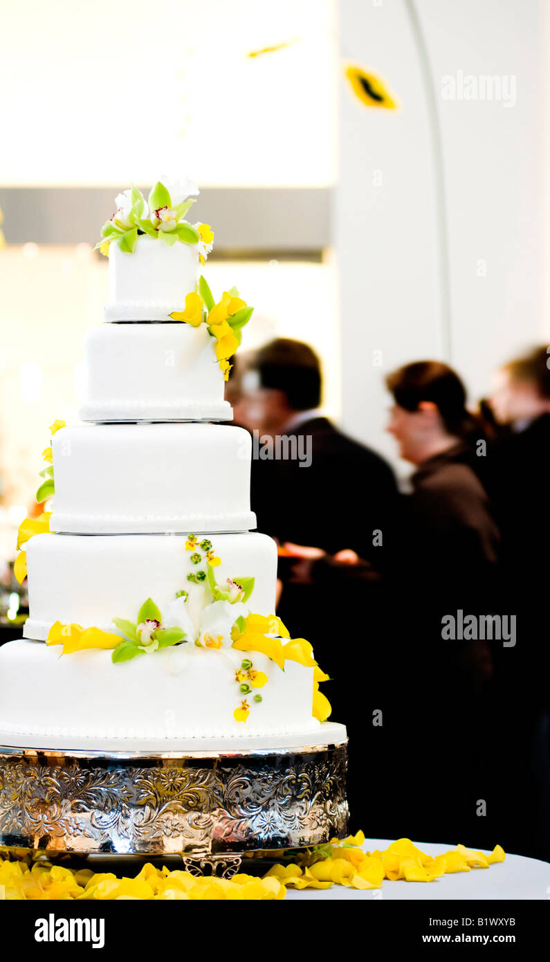wedding cake at reception Stock Photo - Alamy