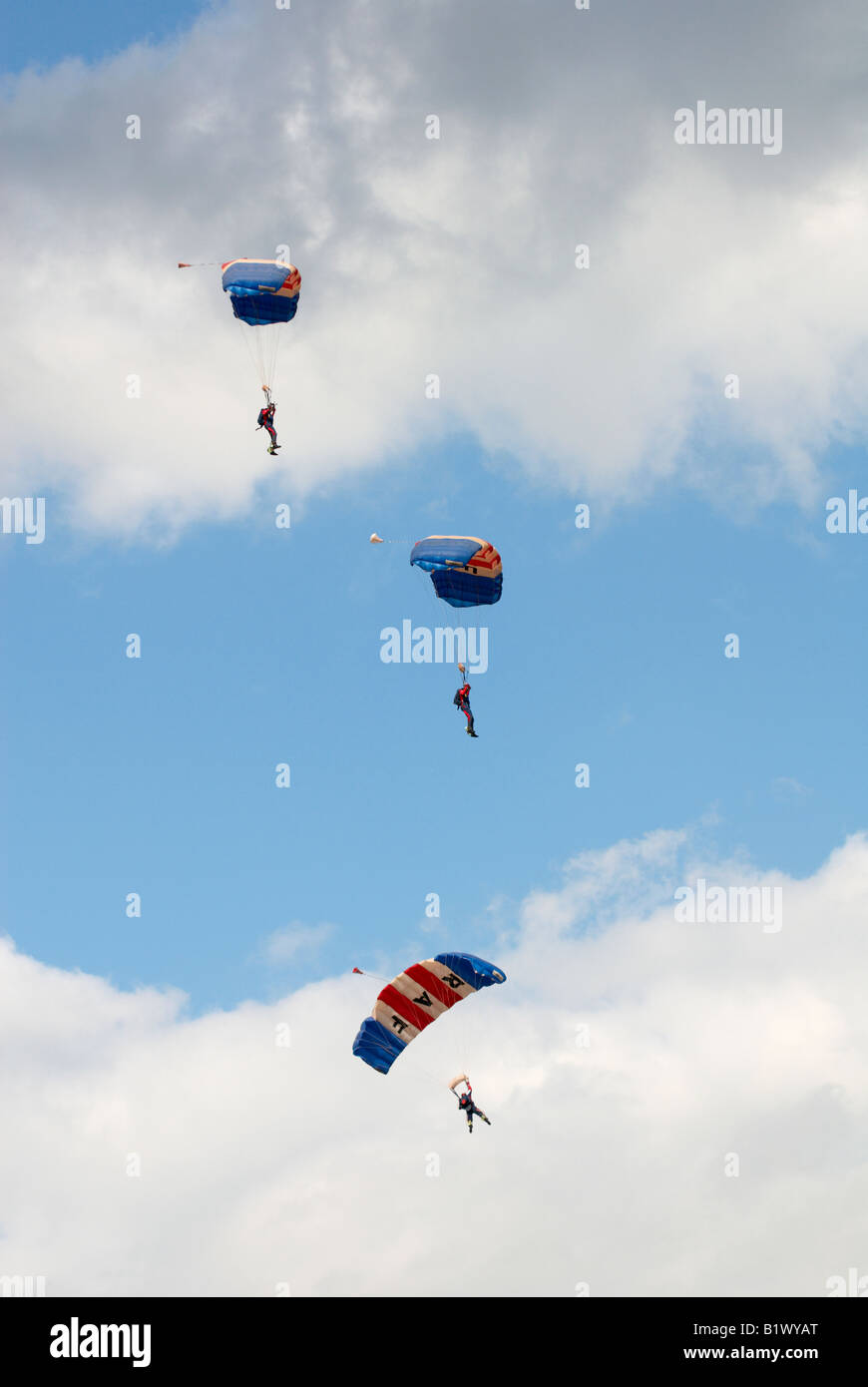 Free fall parachutes hi-res stock photography and images - Alamy