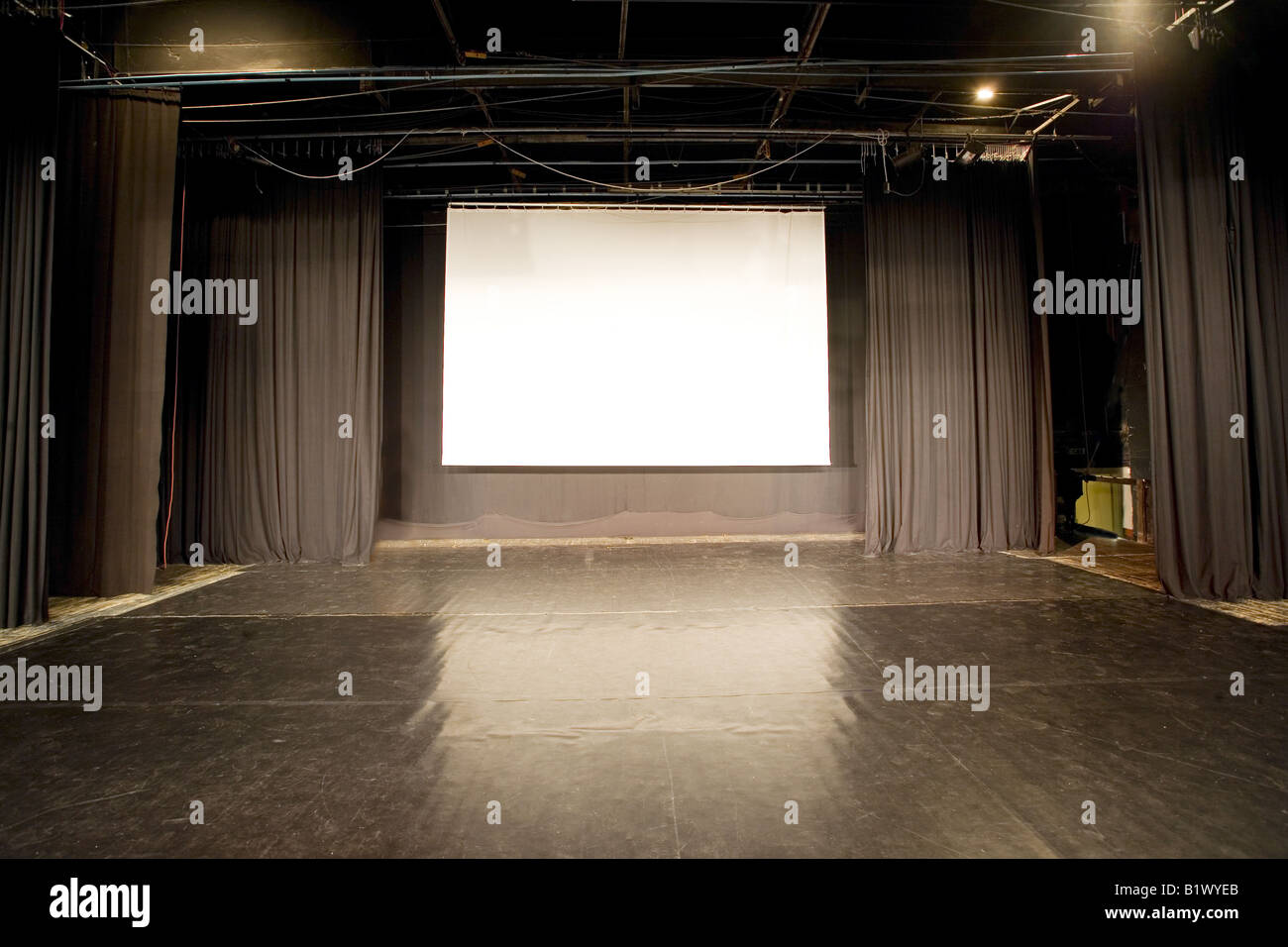 empty stage Stock Photo - Alamy