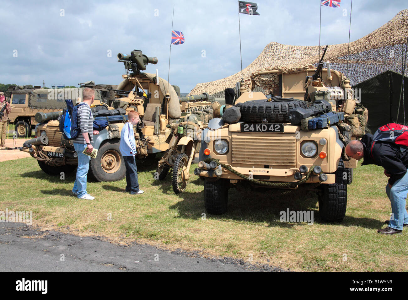 S.A.S. Land rover fully equipped Stock Photo - Alamy