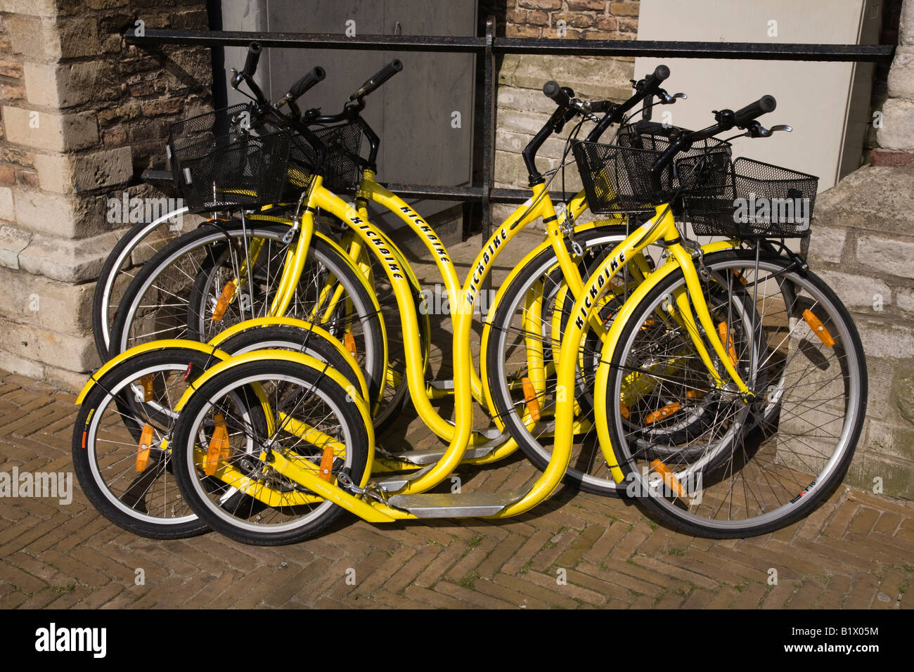 Kick scooter commuter hi-res stock photography and images - Alamy