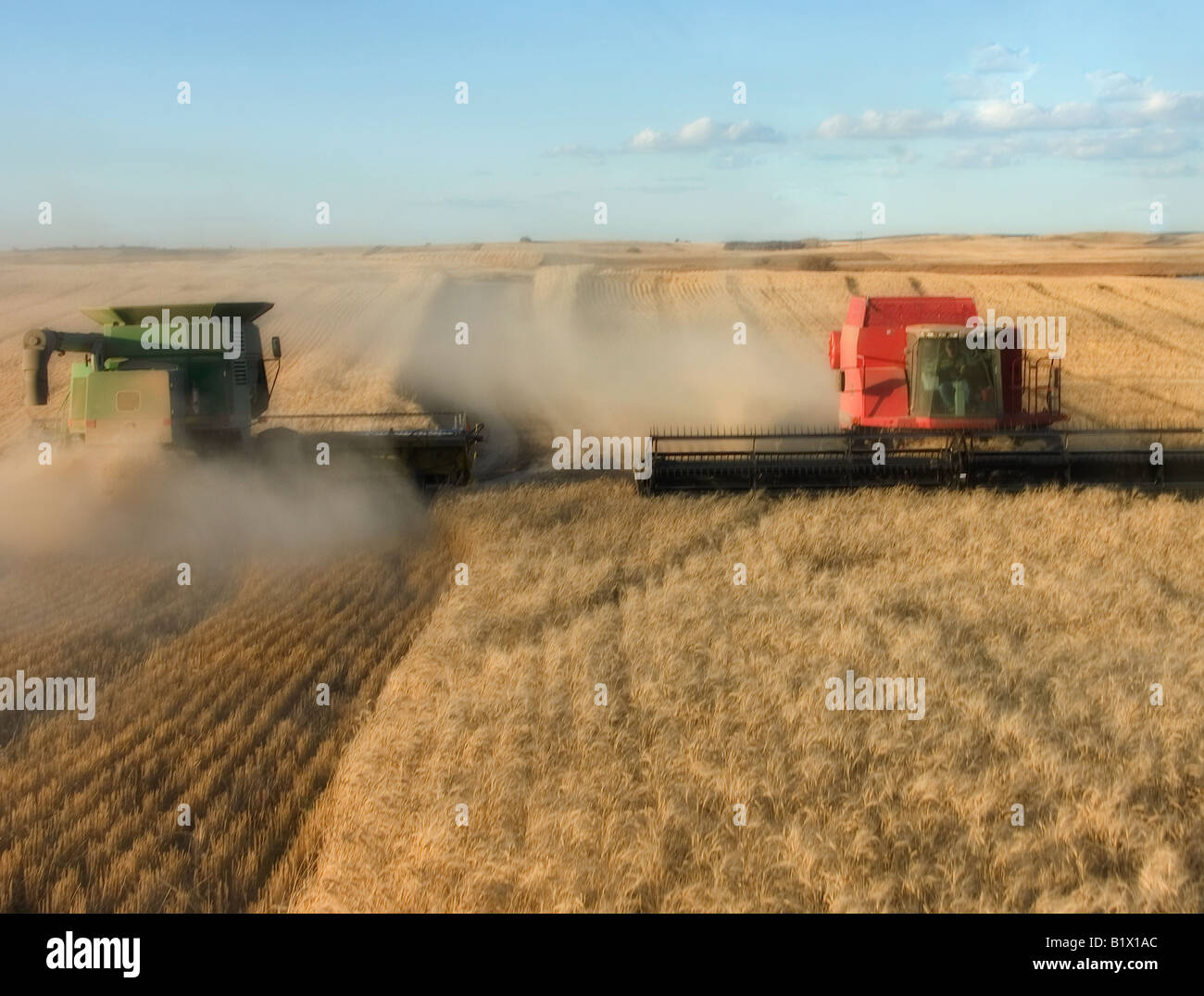 Wheat combine saskatchewan hi-res stock photography and images - Alamy