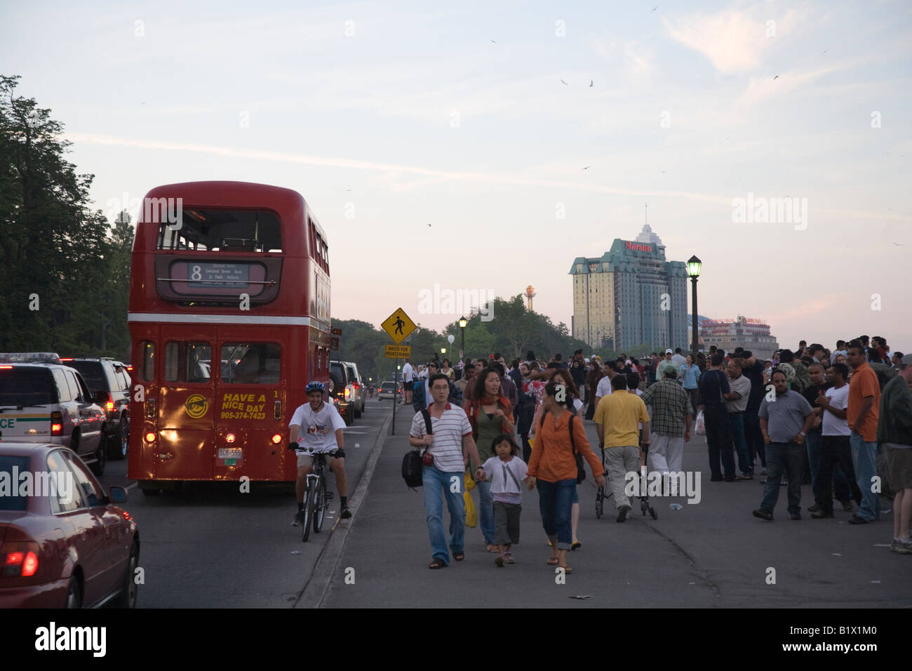 Niagara falls bus hi-res stock photography and images - Alamy