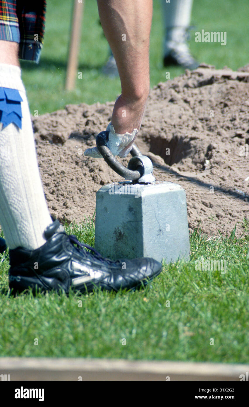 Scottish man weight throw hi-res stock photography and images - Alamy