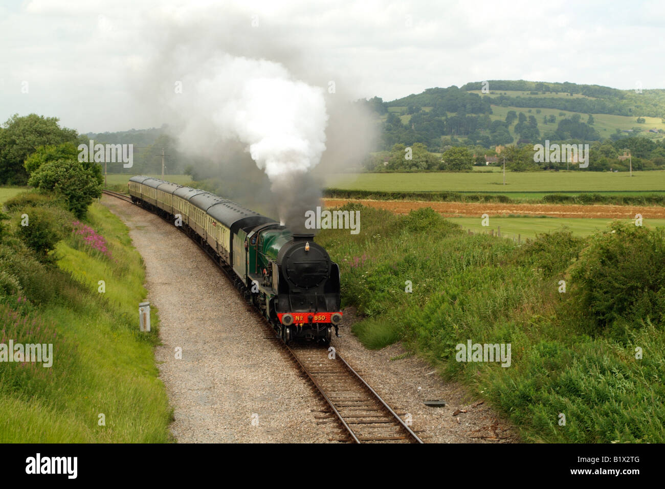 Steam engine Foremarke Hall pulling passnger train in Cotswolds ...