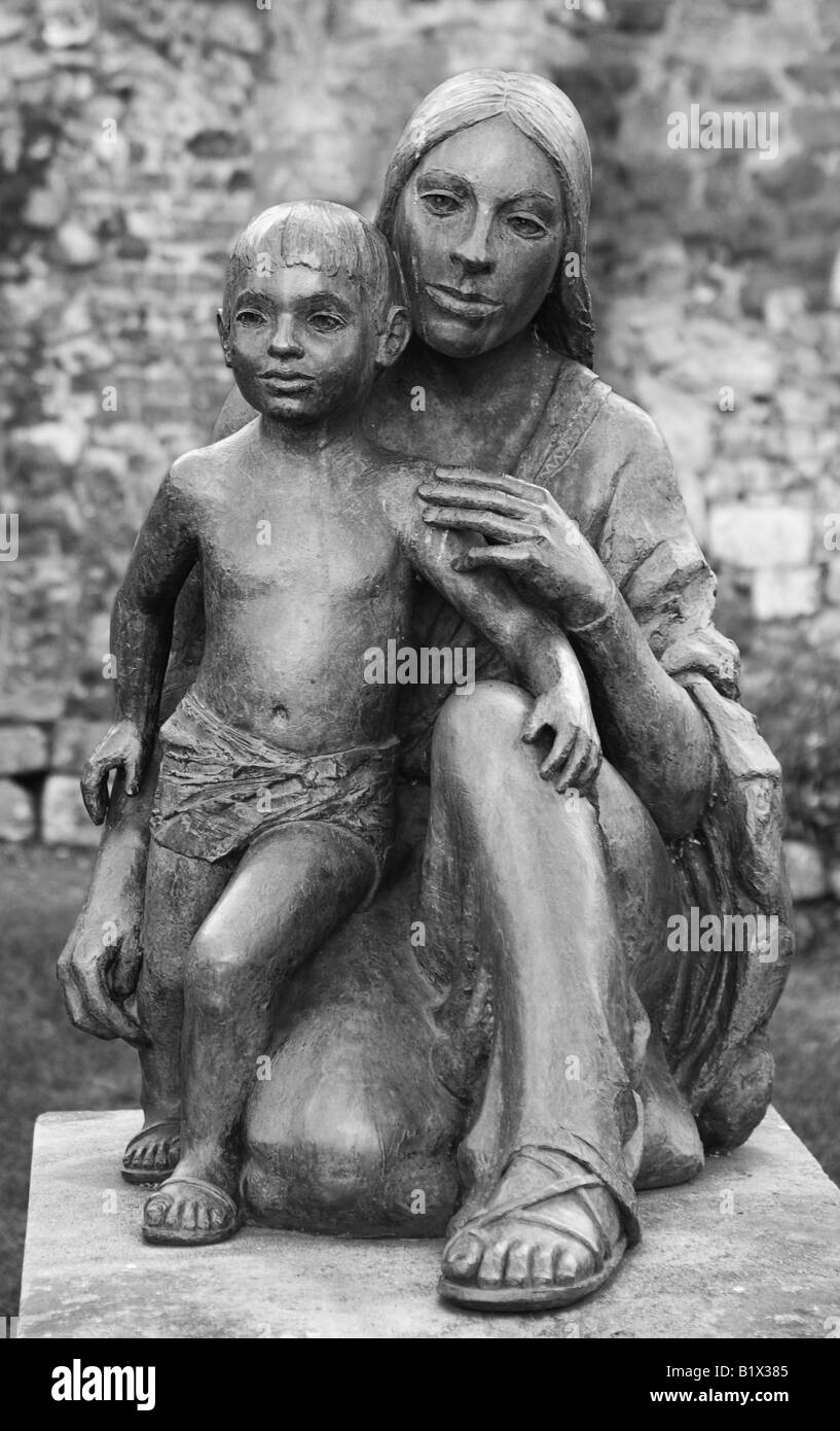 Mother & Child Statue Stock Photo - Alamy