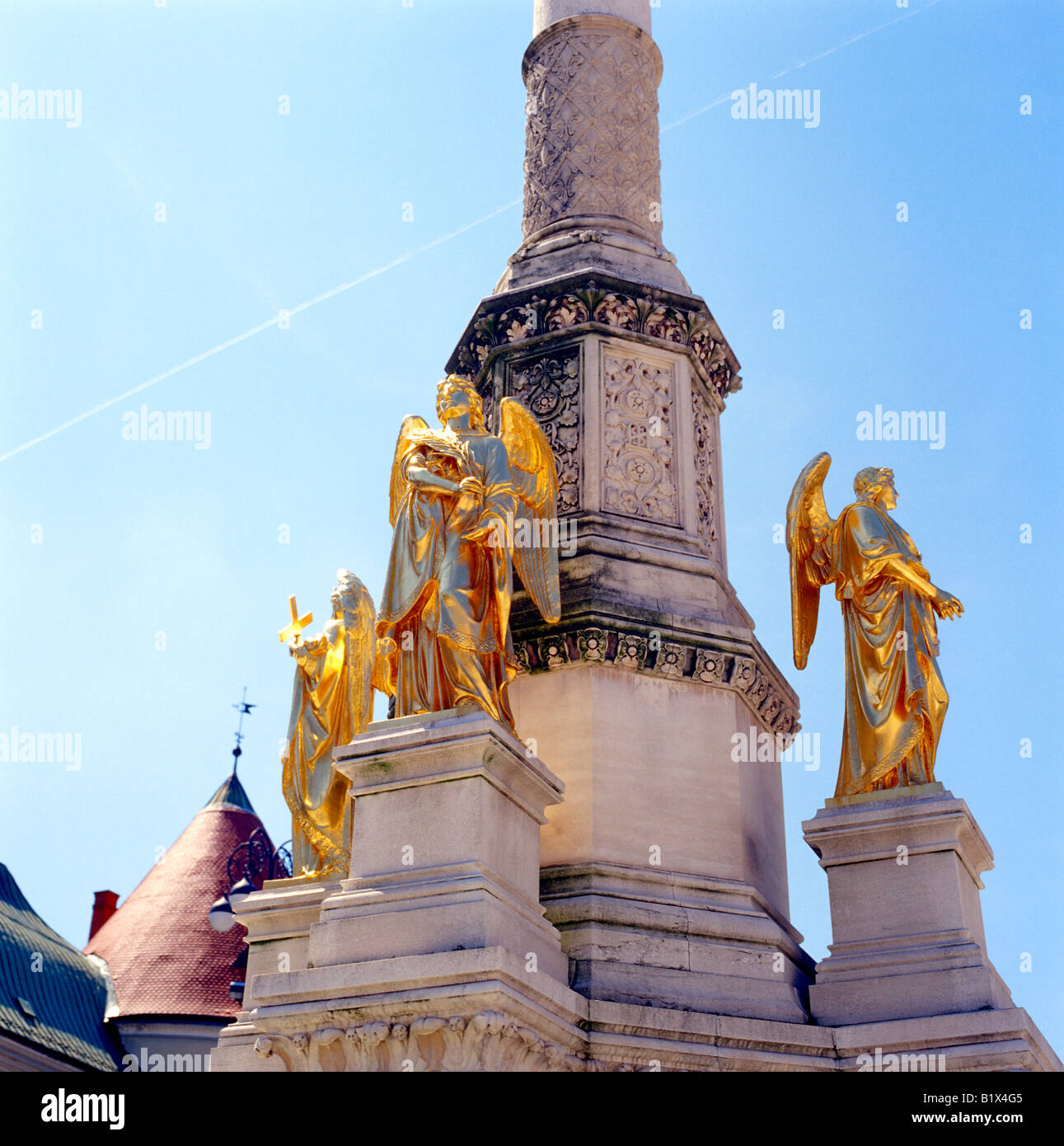 Golden gold angel angels hi-res stock photography and images - Alamy