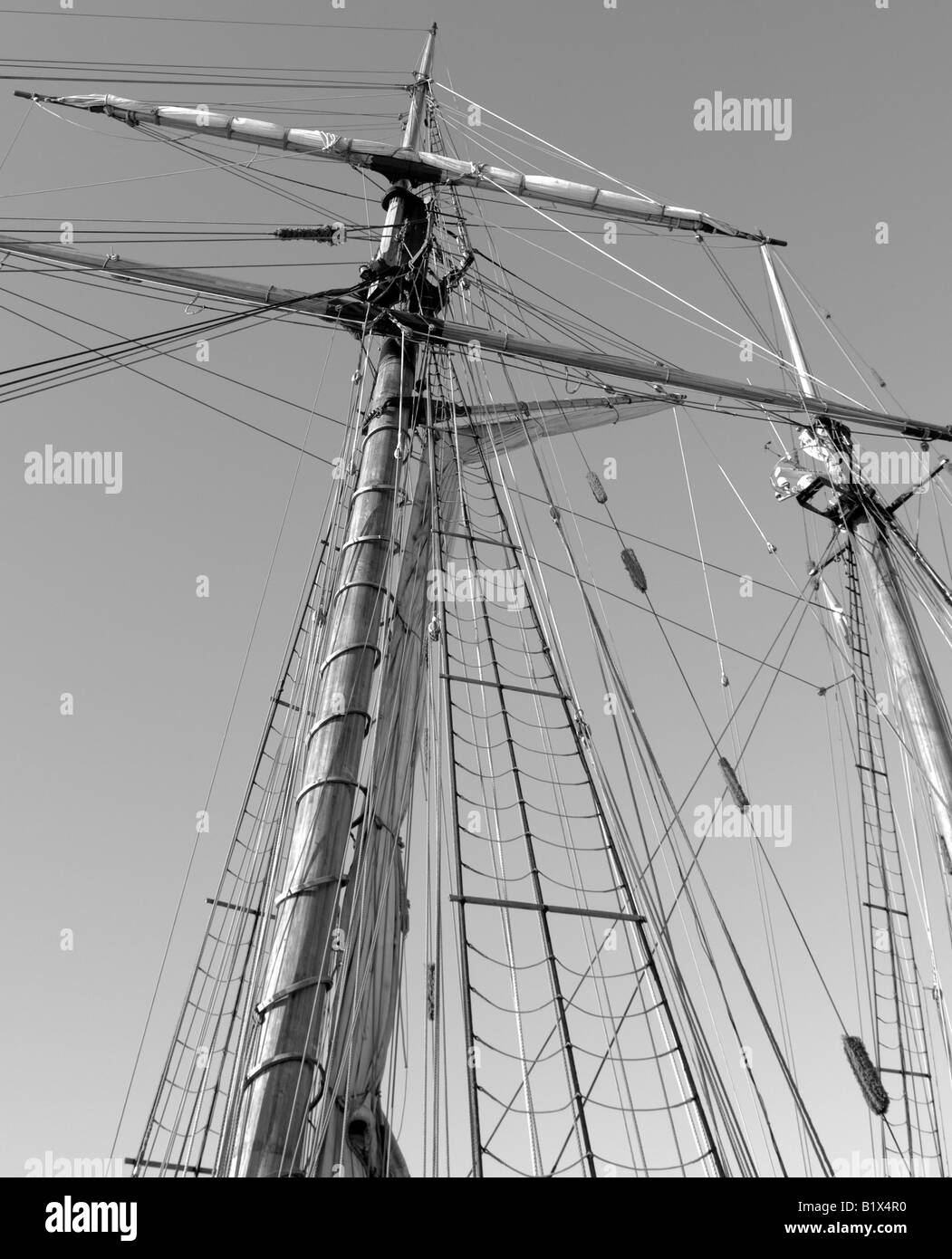 Halyard hi-res stock photography and images - Alamy