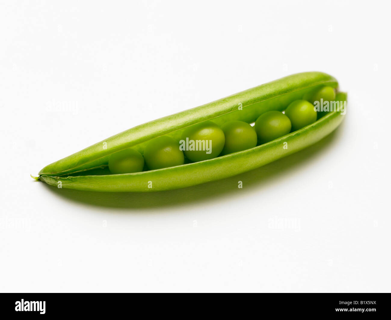 Single pea pod hi-res stock photography and images - Alamy