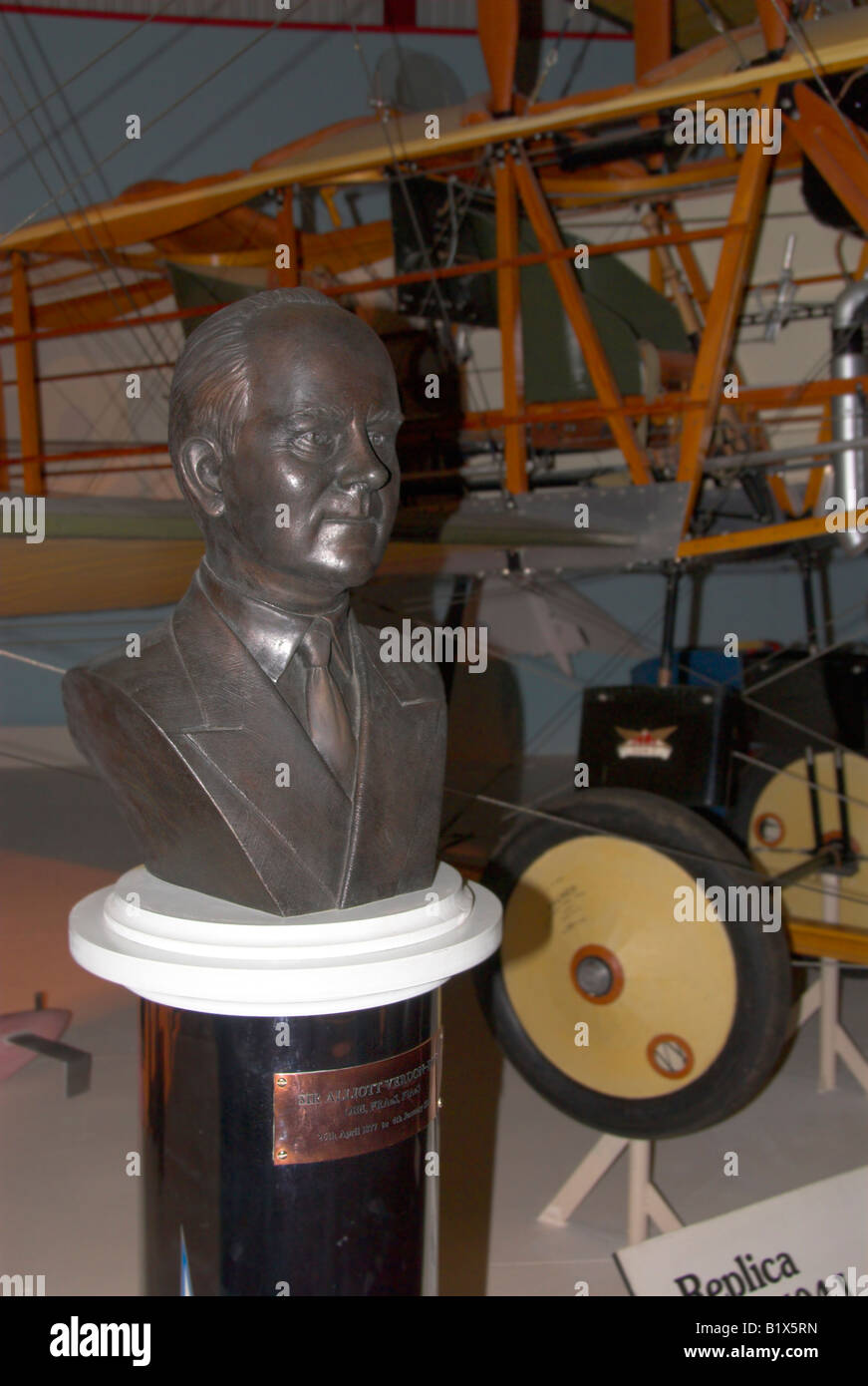 Bronze Bust of Sir Edwin Alliott Verdon Roe Stock Photo - Alamy