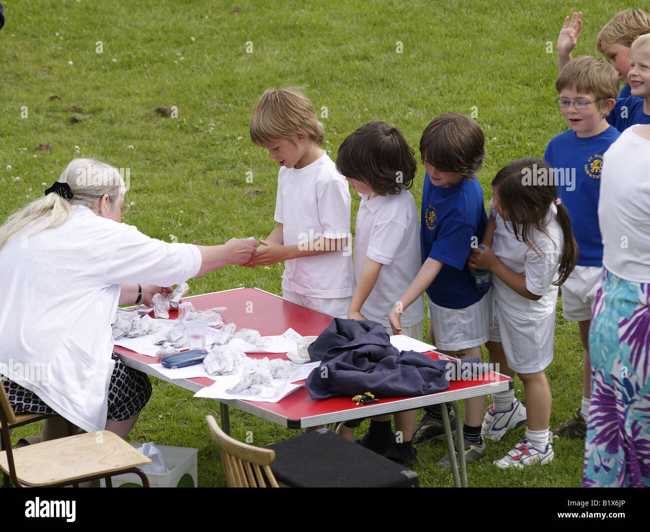 Children lining up school hi-res stock photography and images - Alamy