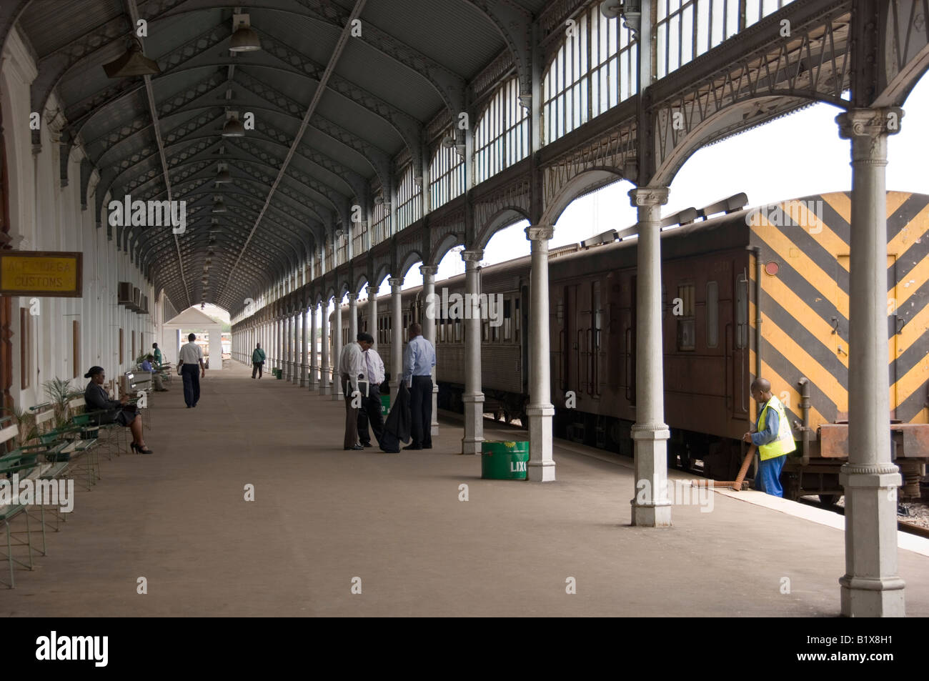 Cfm railway station, maputo hi-res stock photography and images - Alamy