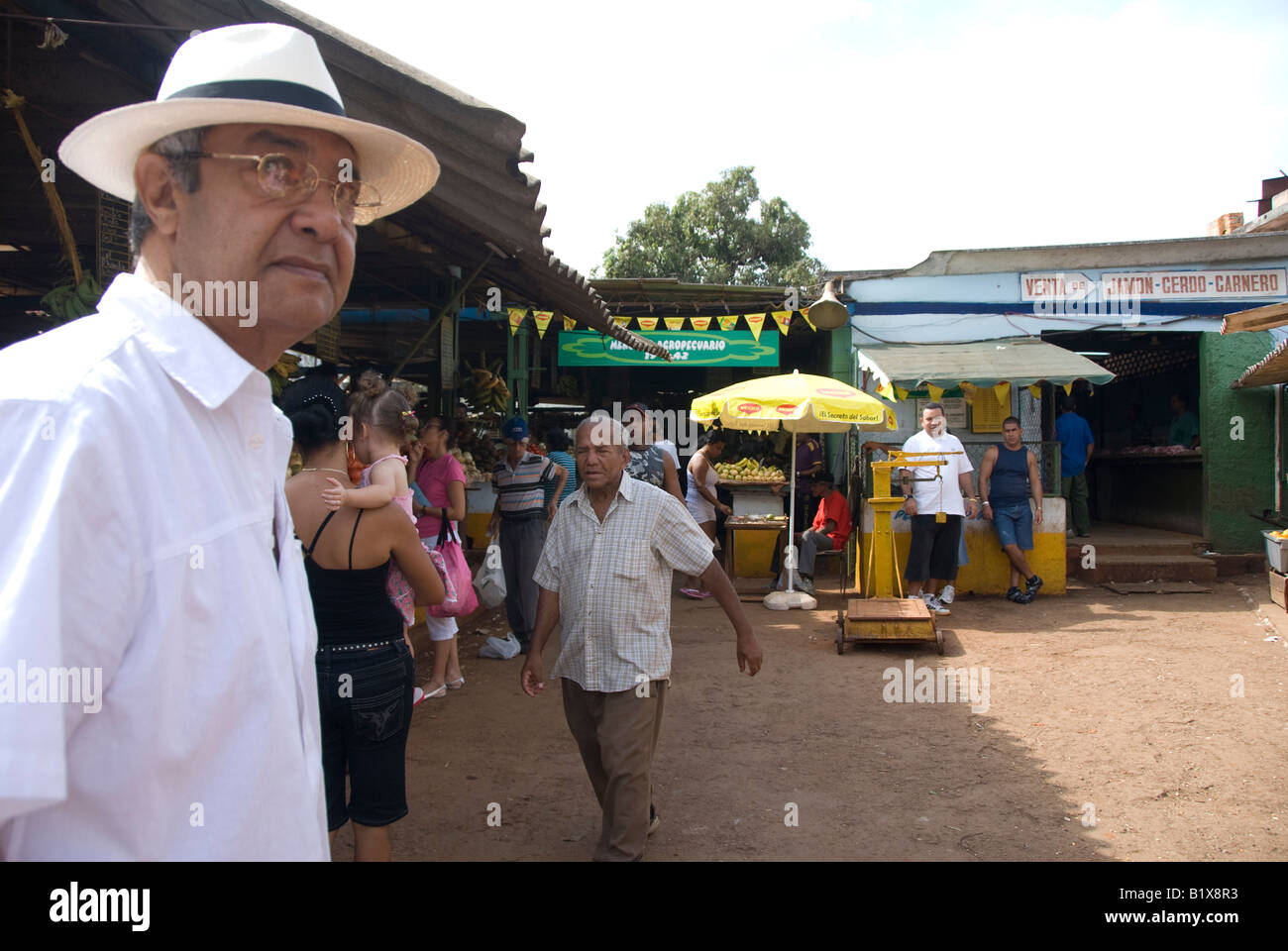Cuban fruit and vegetable market hi-res stock photography and images ...