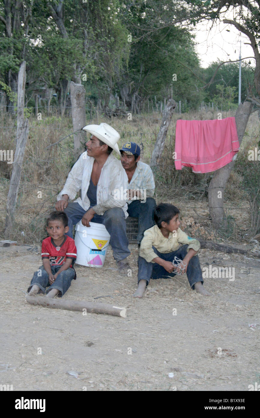 Poor mexican family hi-res stock photography and images - Alamy