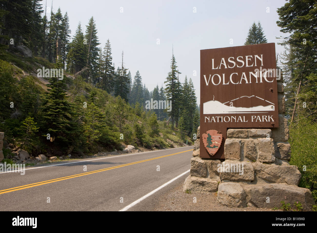 National Park Service welcome sign to Lassen Volcanic National Park ...