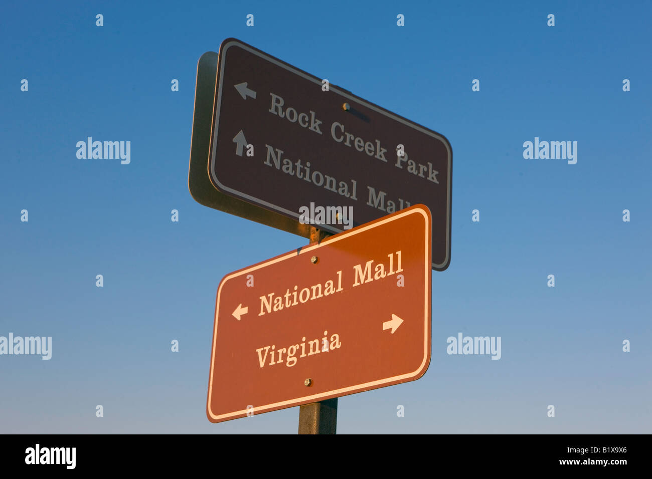 Sign pointing both directions High Resolution Stock Photography and ...