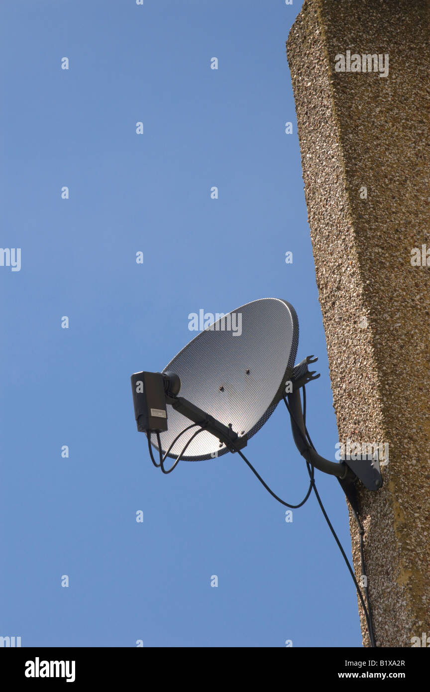 Satellite dish 2/2 Stock Photo - Alamy