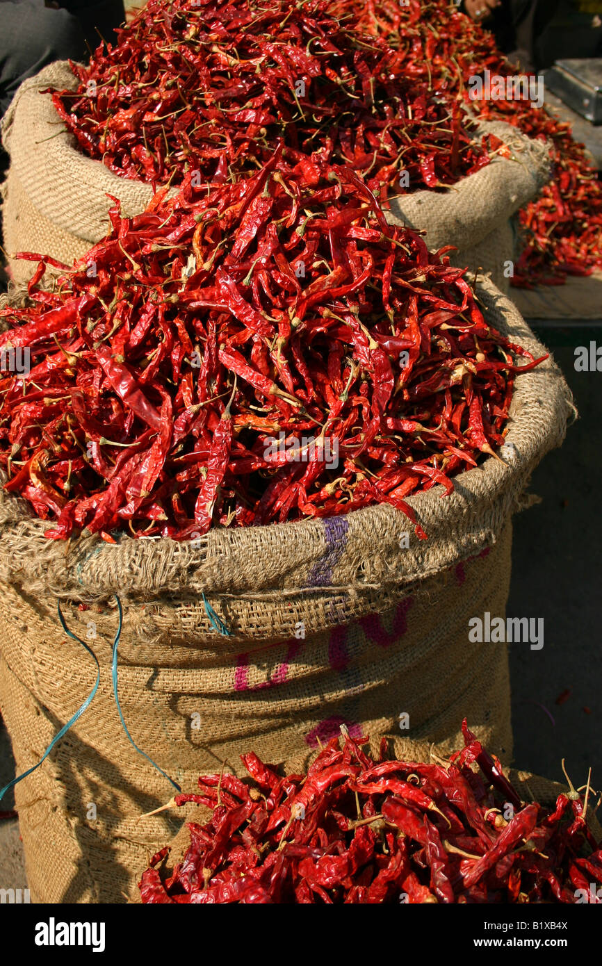 Sisal sack vegetable market hi-res stock photography and images - Alamy