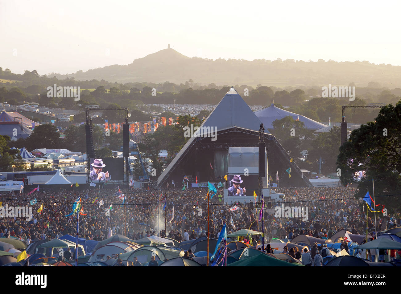 Glastonbury festival Pyramid Stage and Leonard Cohen Stock Photo - Alamy