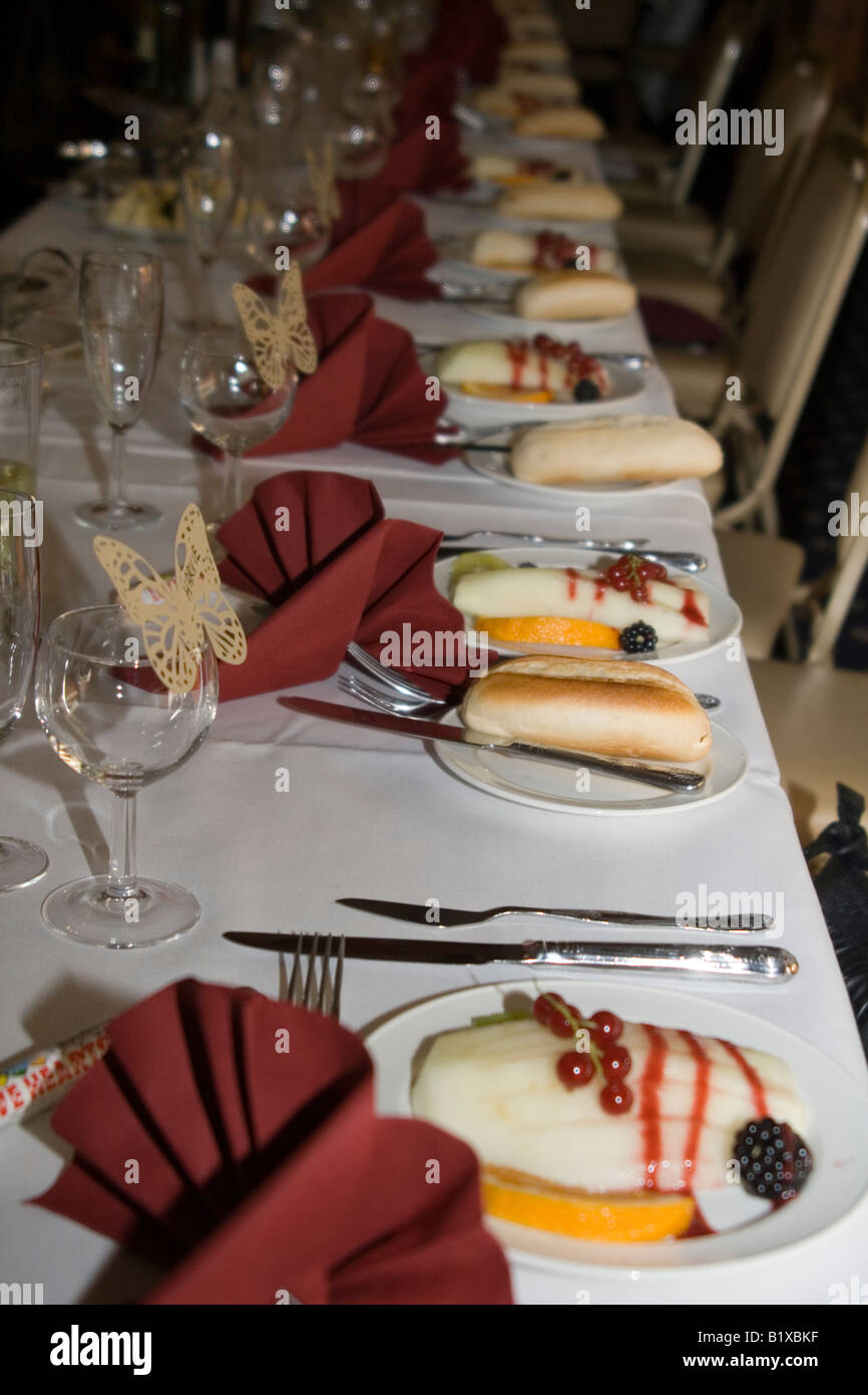 Looking down the head table at a wedding Stock Photo - Alamy